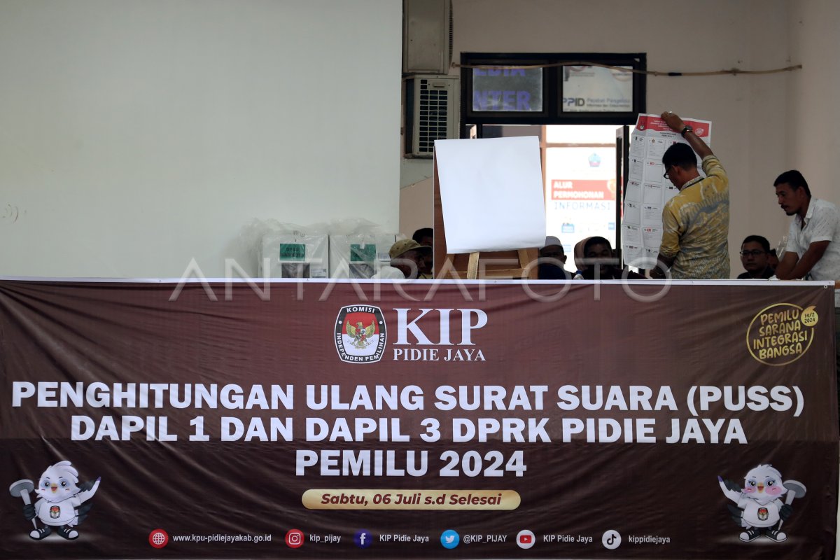Penghitungan ulang surat suara pemilu 2024 | ANTARA Foto