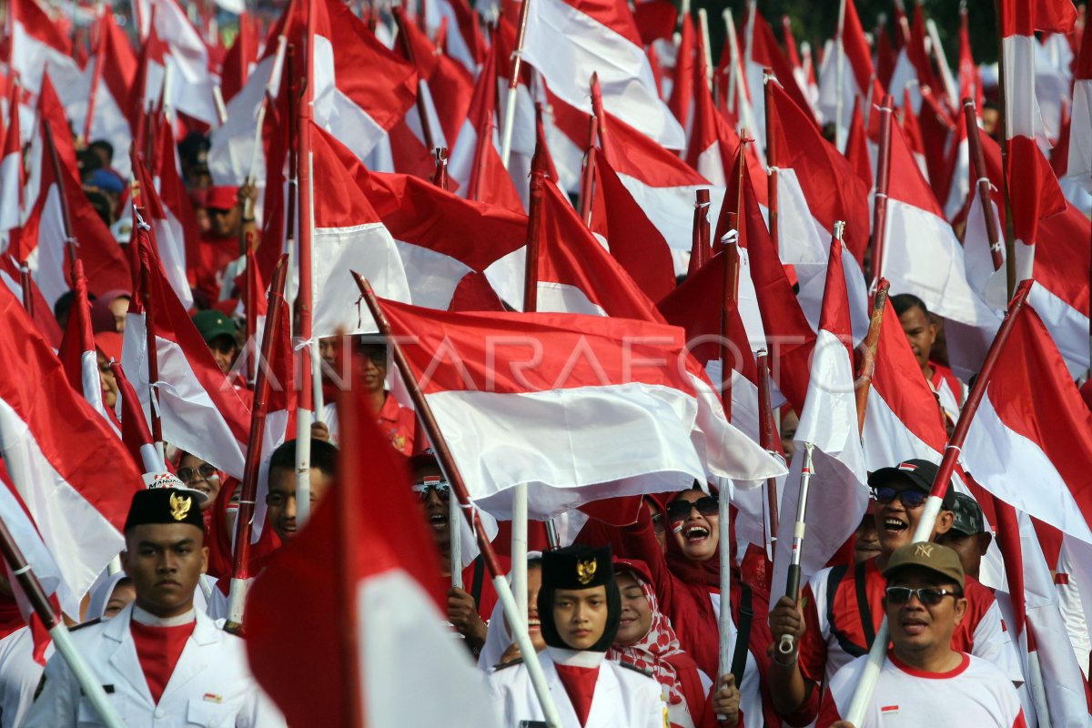 Kirab bendera merah putih di Kabupaten Bogor | ANTARA Foto