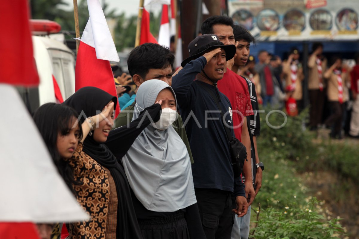 Pengibaran bendera Merah Putih besar di Bogor | ANTARA Foto