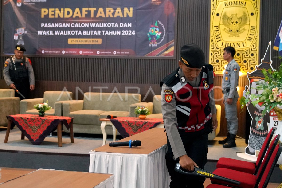 Sterilisasi lokasi pendaftaran pilkada serentak 2024 | ANTARA Foto