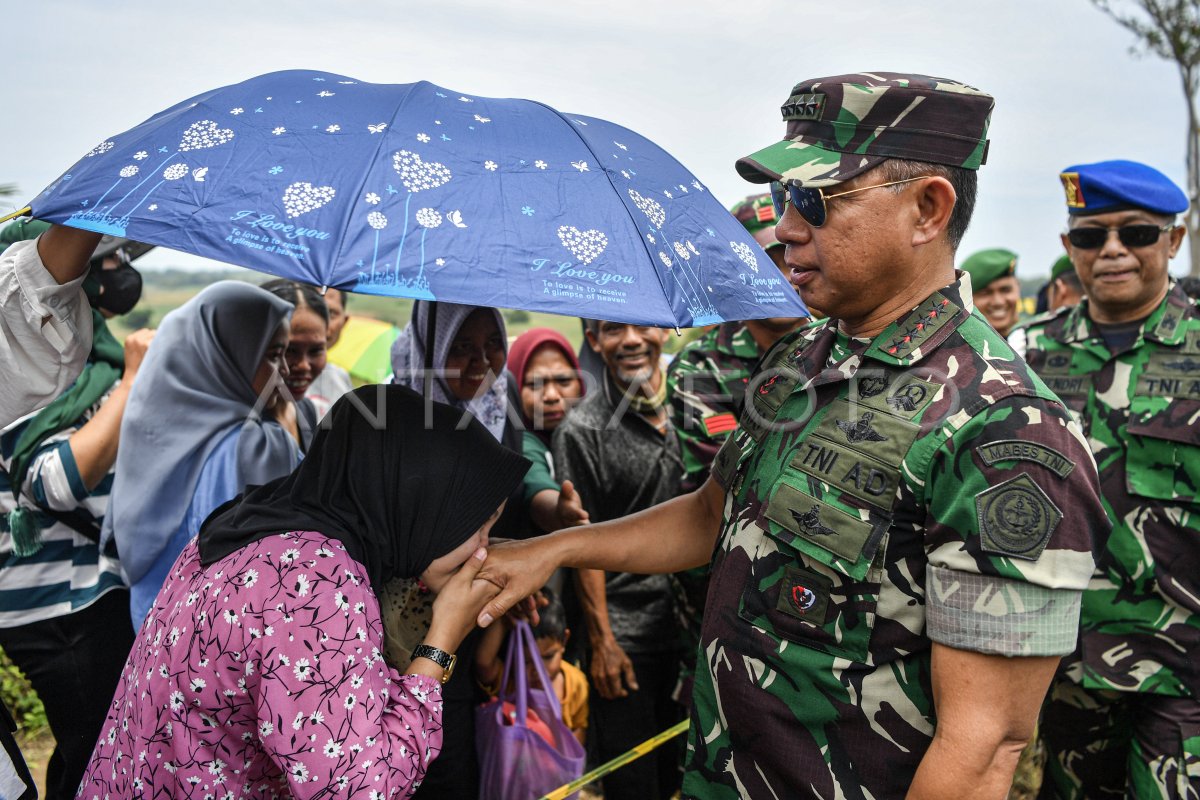 Panglima TNI tinjau latihan terjun payung Super Garuda Shield | ANTARA Foto