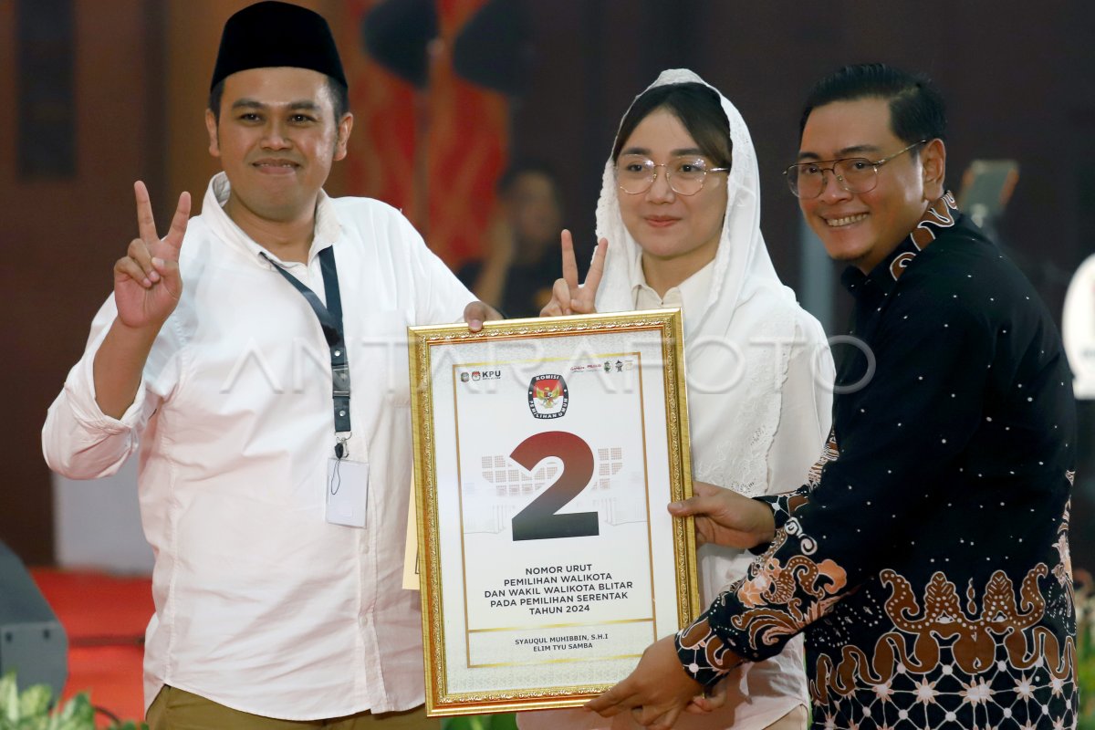 Pengundian nomor urut Pilkada Kota Blitar 2024 | ANTARA Foto