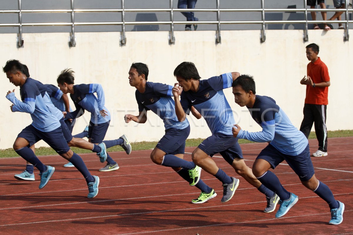LATIHAN FISIK MENUJU EROPA | ANTARA Foto LATIHAN FISIK MENUJU EROPA | ANTARA Foto