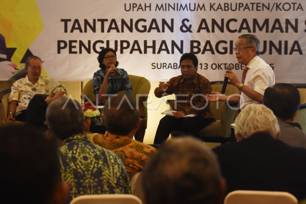 DISKUSI PENETAPAN UPAH MINIMUM | ANTARA Foto DISKUSI PENETAPAN UPAH MINIMUM | ANTARA Foto