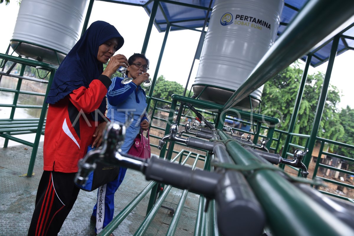 FASILITAS AIR BERSIH CILIWUNG | ANTARA Foto