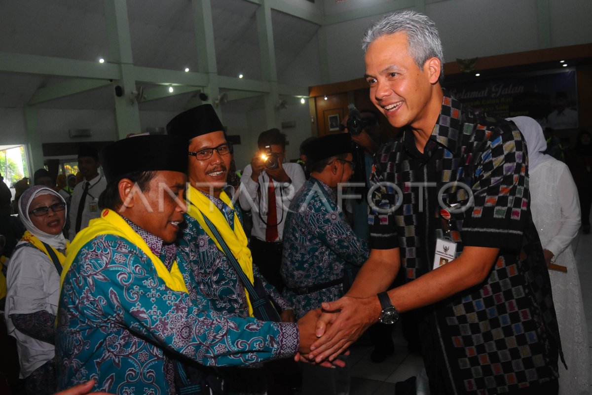 KEBERANGKATAN KLOTER PERTAMA CALON HAJI JATENG | ANTARA Foto KEBERANGKATAN KLOTER PERTAMA CALON HAJI JATENG | ANTARA Foto