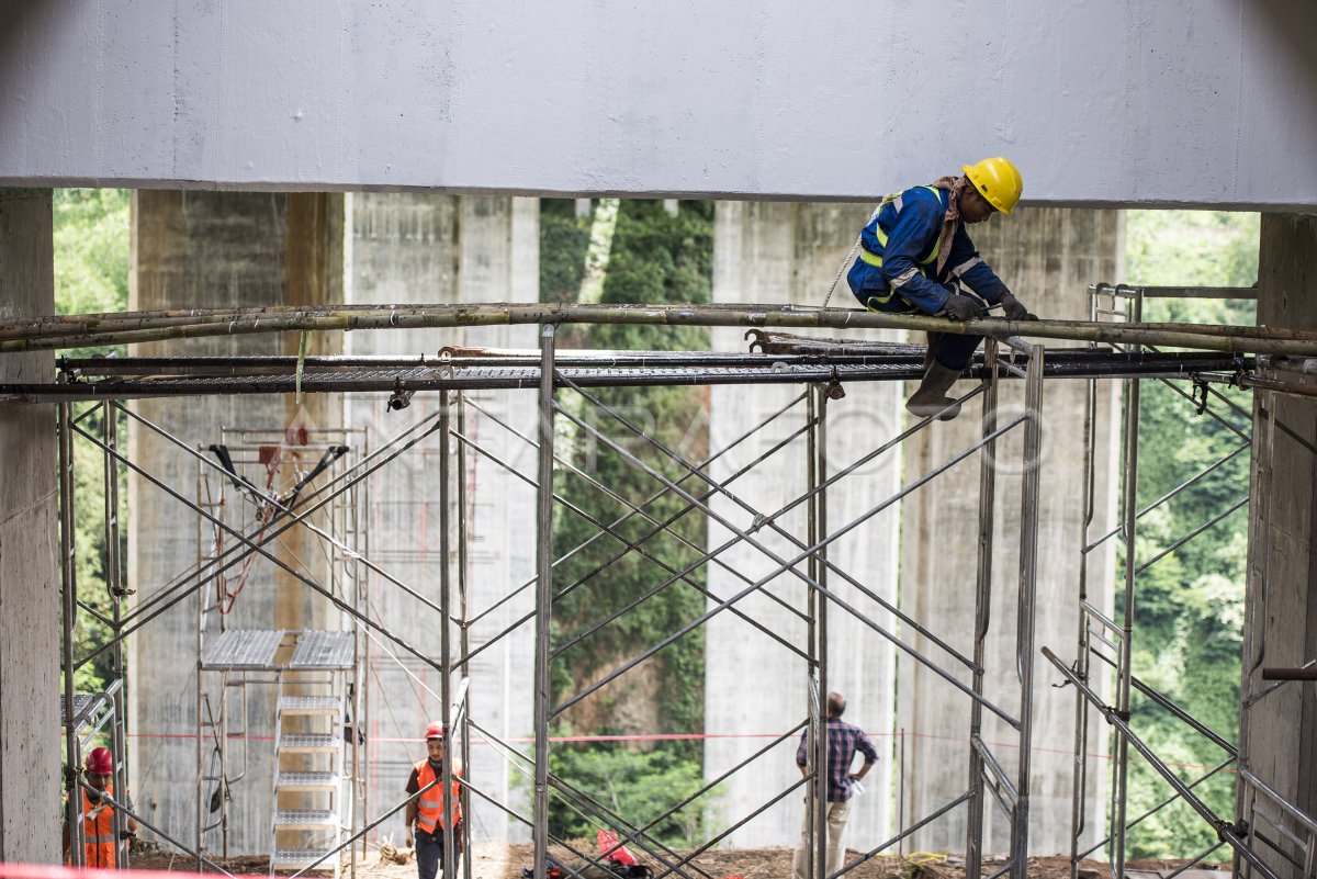 PERBAIKAN JEMBATAN CISOMANG | ANTARA Foto PERBAIKAN JEMBATAN CISOMANG | ANTARA Foto