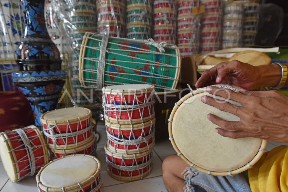 KERAJINAN ALAT MUSIK MARAWIS | ANTARA Foto KERAJINAN ALAT MUSIK MARAWIS | ANTARA Foto