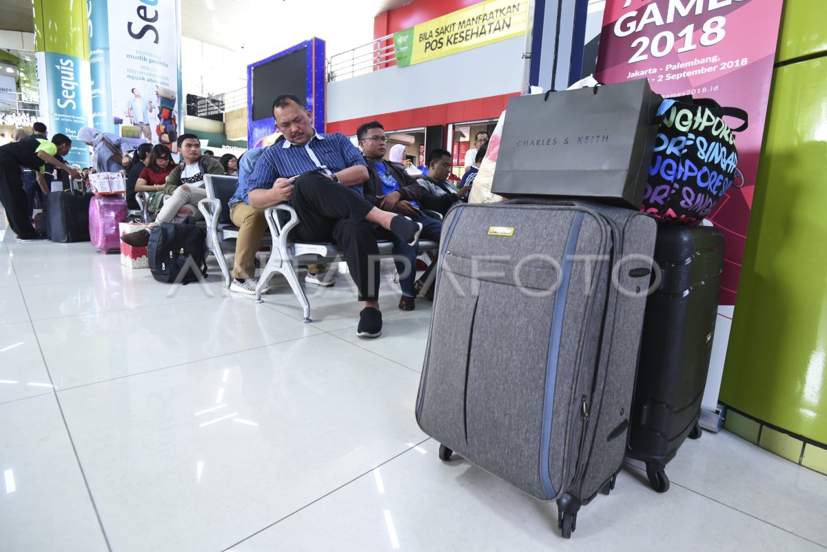 PERSIAPAN MUDIK STASIUN GAMBIR | ANTARA Foto