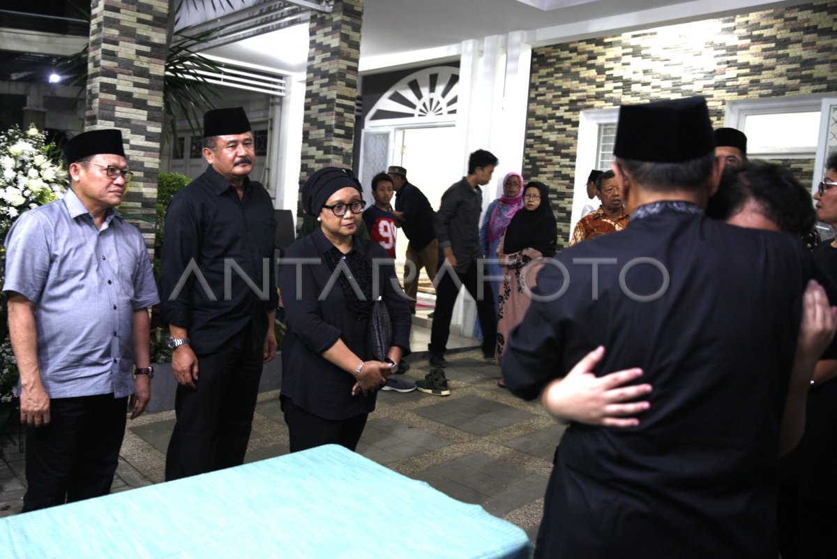 MENLU MELAYAT KE RUMAH DUKA SUTOPO | ANTARA Foto