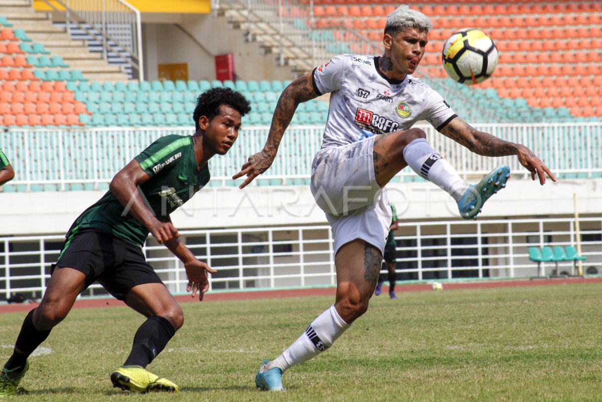 LAGA UJI COBA TIMNAS U-19 INDONESIA | ANTARA Foto LAGA UJI COBA TIMNAS U-19 INDONESIA | ANTARA Foto