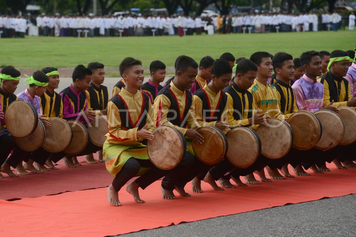 ATRAKSI RAPAI GELENG SANTRI ACEH | ANTARA Foto ATRAKSI RAPAI GELENG SANTRI ACEH | ANTARA Foto