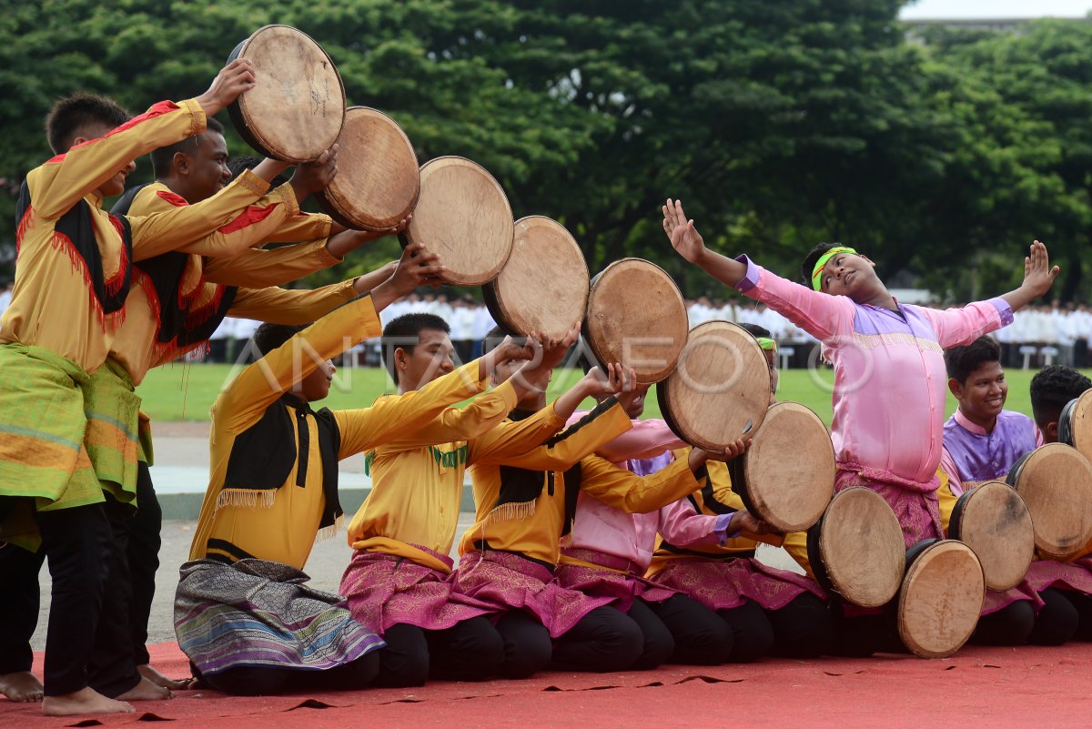 ATRAKSI RAPAI GELENG SANTRI ACEH | ANTARA Foto ATRAKSI RAPAI GELENG SANTRI ACEH | ANTARA Foto