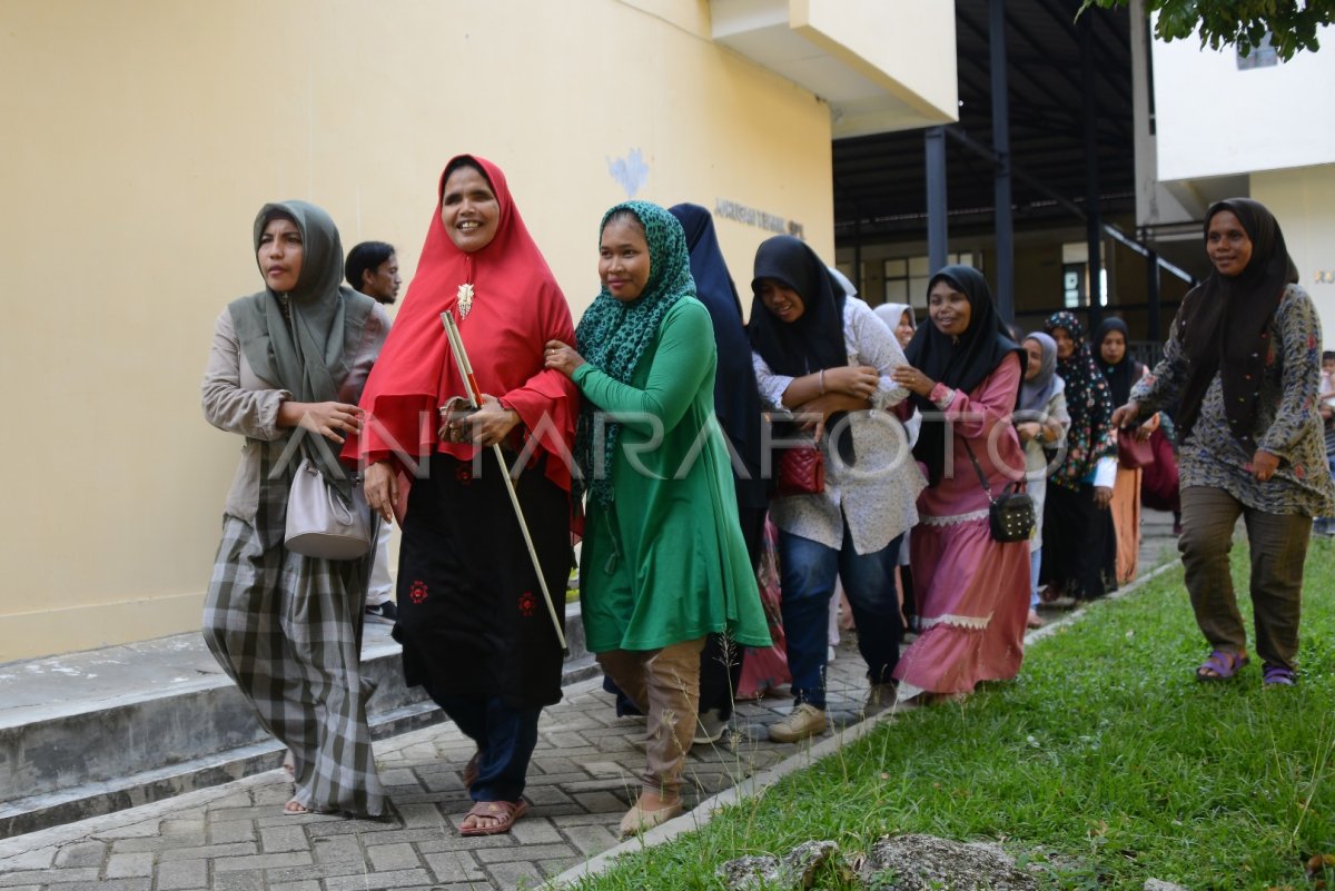 EVAKUASI MANDIRI HADAPI TSUNAMI DAN GEMPA DI ACEH | ANTARA Foto