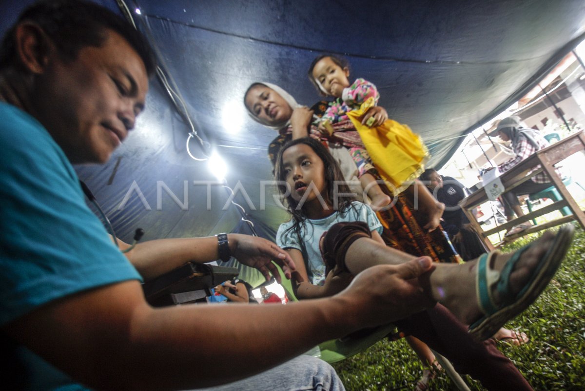 PELAYANAN KESEHATAN BAGI PENGUNGSI | ANTARA Foto PELAYANAN KESEHATAN BAGI PENGUNGSI | ANTARA Foto
