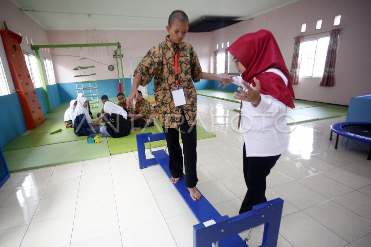 TERAPI OKUPASI PENYANDANG DISABILITAS | ANTARA Foto TERAPI OKUPASI PENYANDANG DISABILITAS | ANTARA Foto