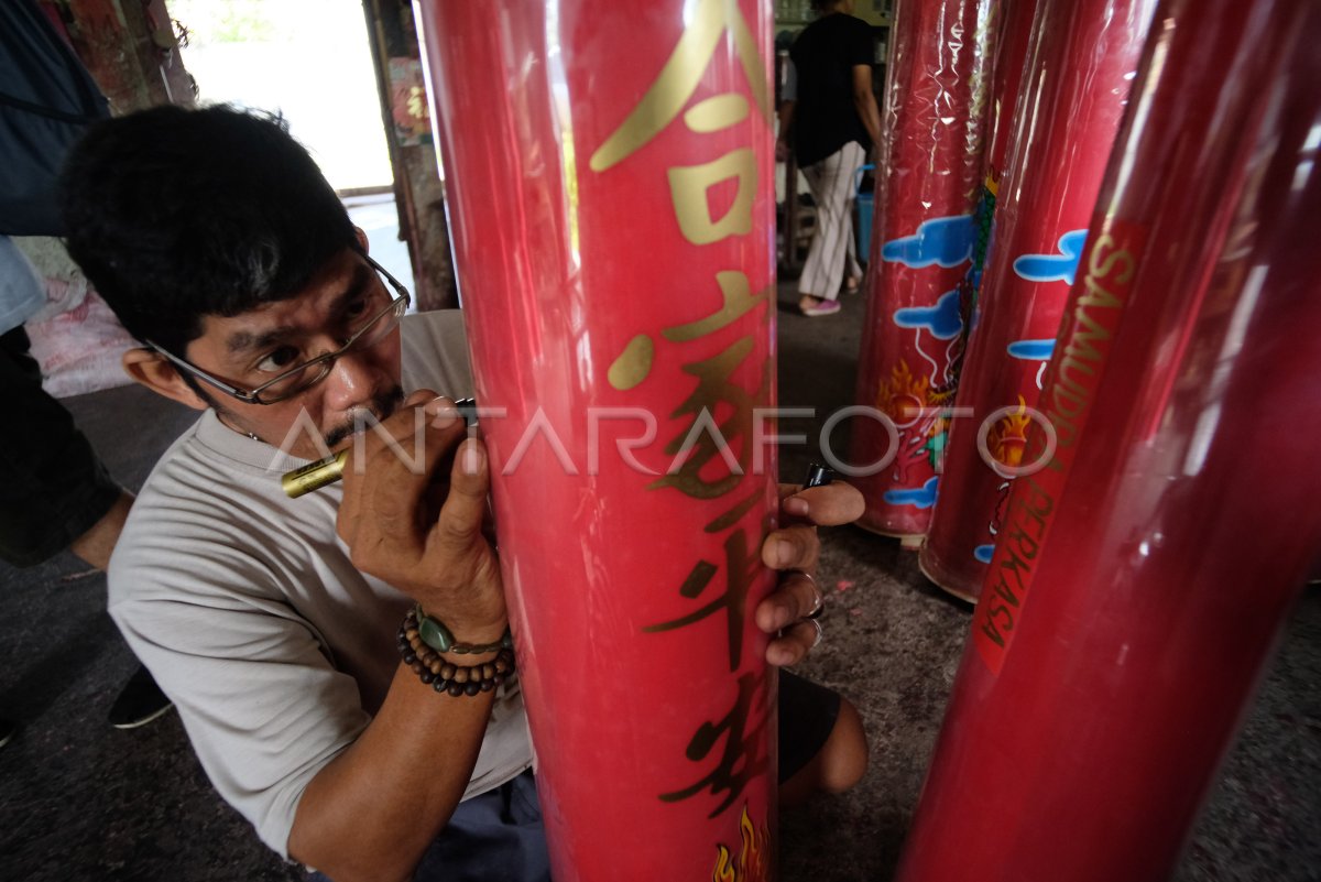 PESANAN LILIN MENINGKAT JELANG IMLEK | ANTARA Foto PESANAN LILIN MENINGKAT JELANG IMLEK | ANTARA Foto