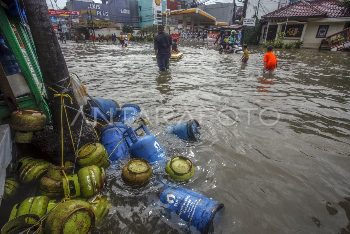 BEKASI TERENDAM BANJIR | ANTARA Foto