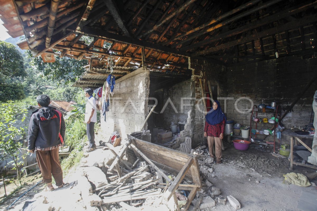 DAMPAK GEMPA BUMI DI BOGOR | ANTARA Foto
