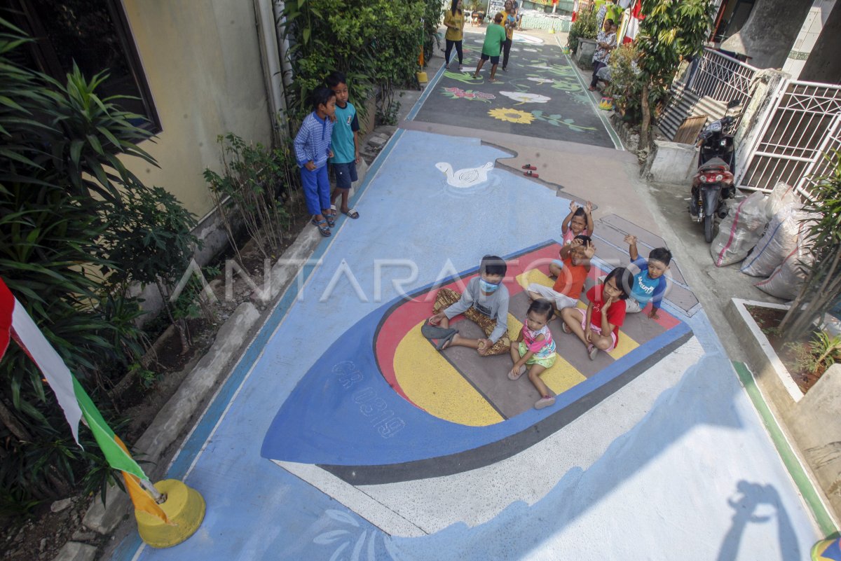 LUKISAN TIGA DIMENSI DI JALAN | ANTARA Foto LUKISAN TIGA DIMENSI DI JALAN | ANTARA Foto