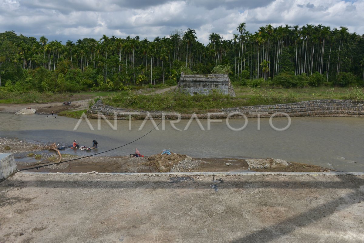 WARGA PEDALAMAN ACEH HARAPKAN PEMBANGUNAN JEMBATAN | ANTARA Foto