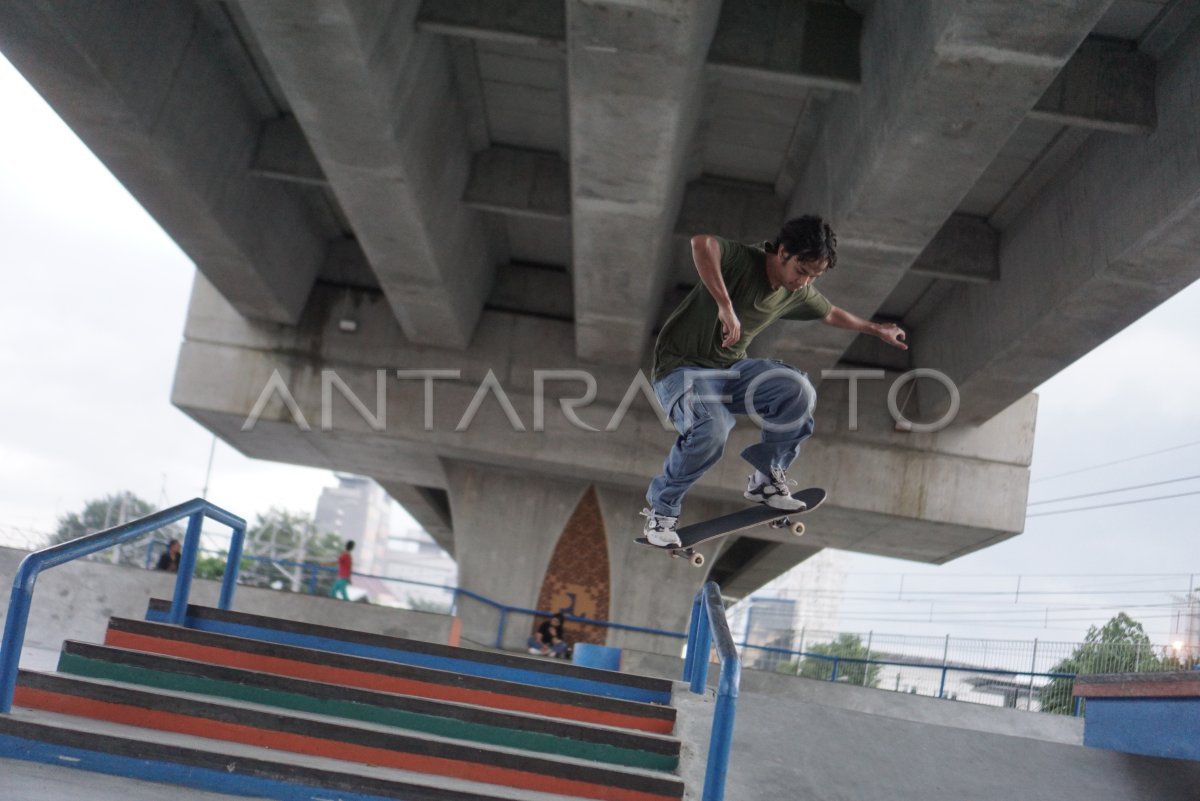 FASILITAS SKATEPARK DI BAWAH FLYOVER | ANTARA Foto FASILITAS SKATEPARK DI BAWAH FLYOVER | ANTARA Foto