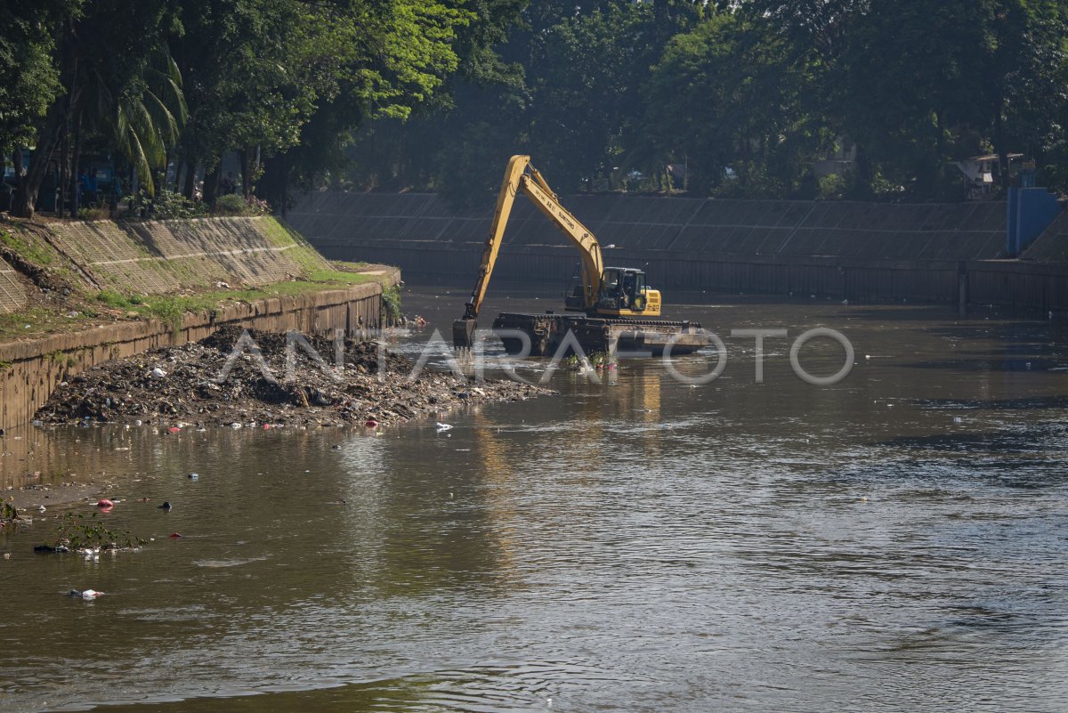 Pemprov Dki Jakarta Lanjutkan Normalisasi Ciliwung Antara Foto