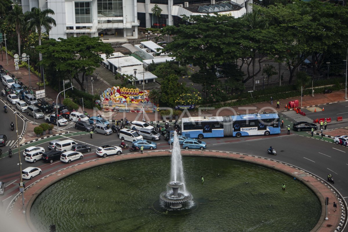 PENGALIHAN ARUS LALU LINTAS MENUJU ISTANA NEGARA | ANTARA Foto PENGALIHAN ARUS LALU LINTAS MENUJU ISTANA NEGARA | ANTARA Foto