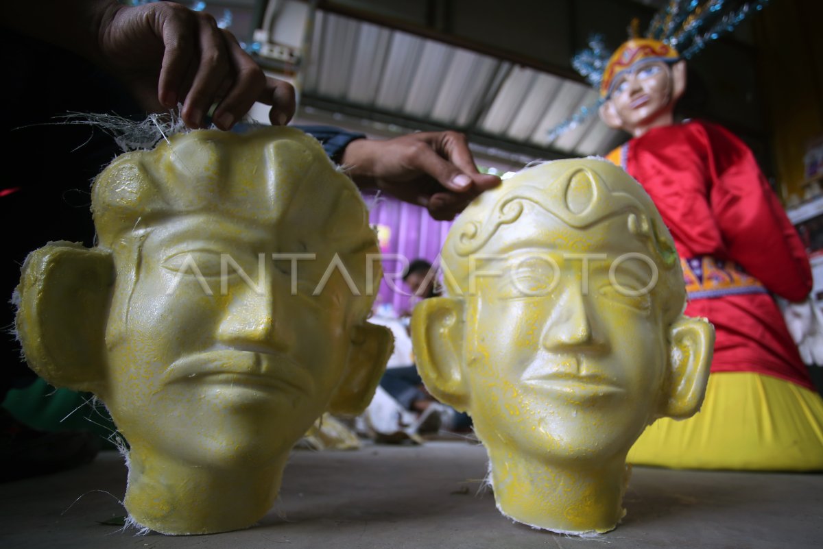 PERAJIN ONDEL ONDEL | ANTARA Foto