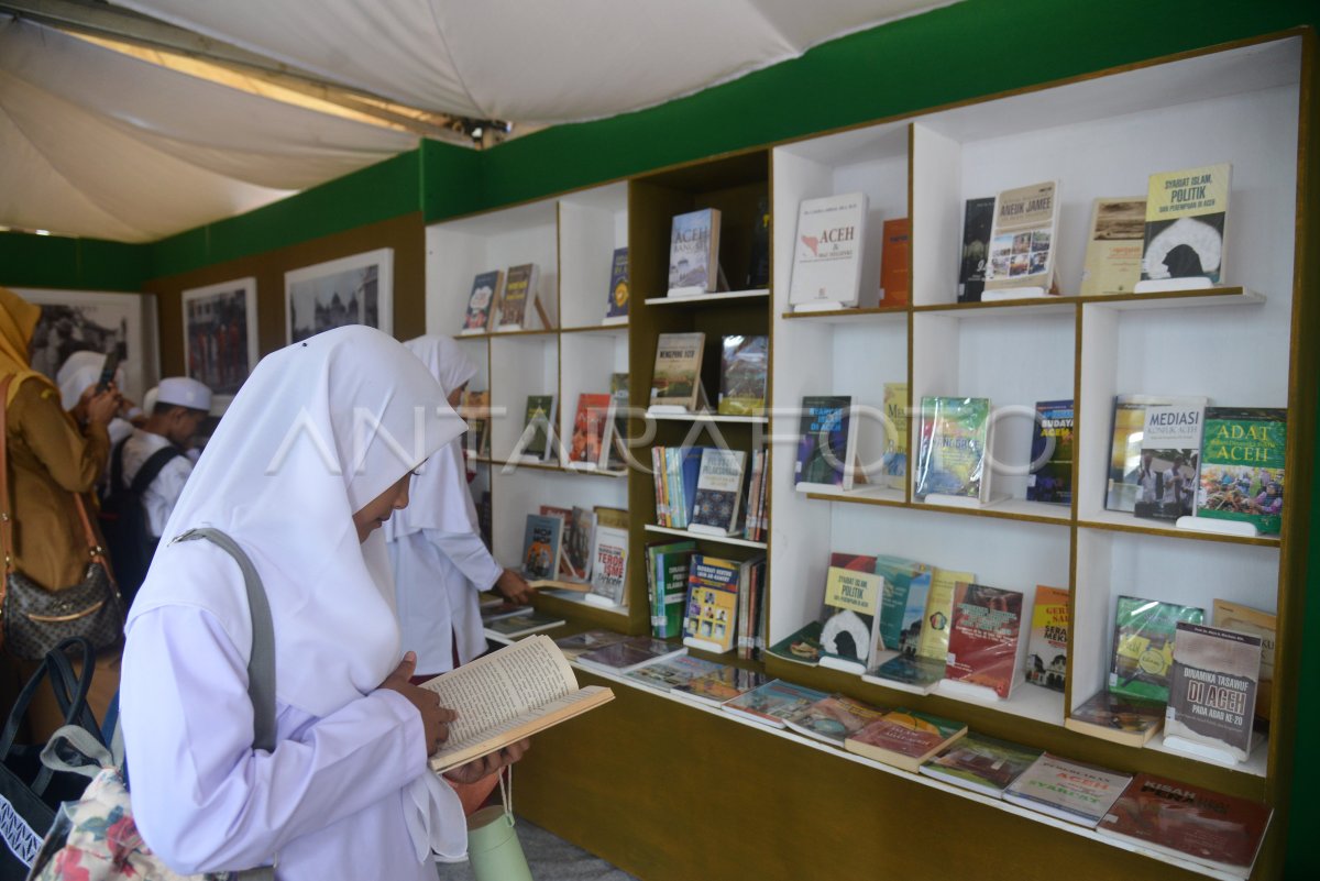 PAMERAN LITERASI SEJARAH DAN BUDAYA ACEH | ANTARA Foto PAMERAN LITERASI SEJARAH DAN BUDAYA ACEH | ANTARA Foto
