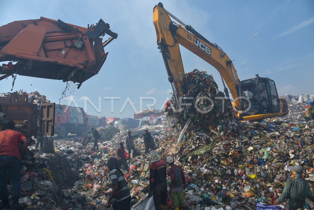 PRODUKSI SAMPAH DI KOTA MEDAN CAPAI 2.000 TON PER HARI | ANTARA Foto PRODUKSI SAMPAH DI KOTA MEDAN CAPAI 2.000 TON PER HARI | ANTARA Foto