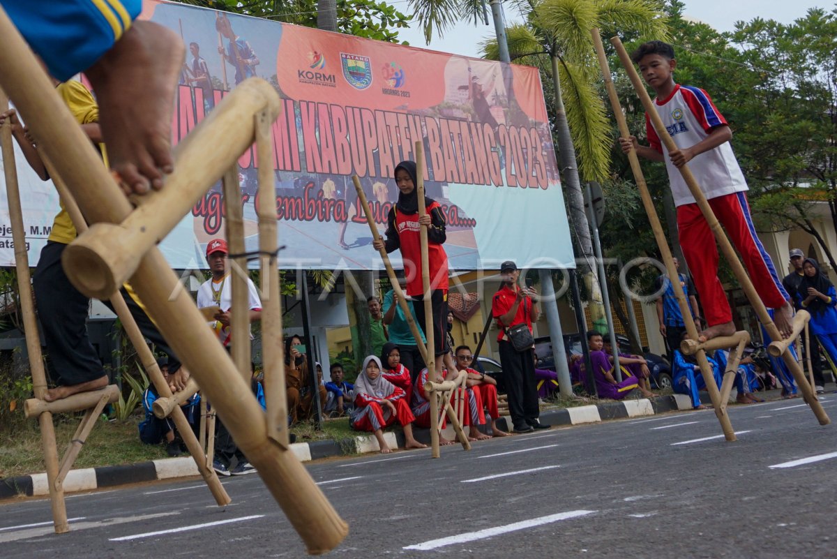 Lomba olahraga tradisional di Batang | ANTARA Foto