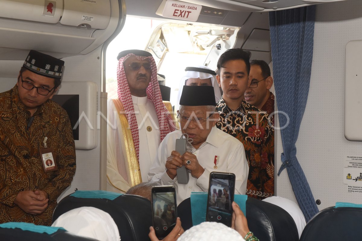 Wapres melepas jamaah calon haji embarkasi Solo | ANTARA Foto