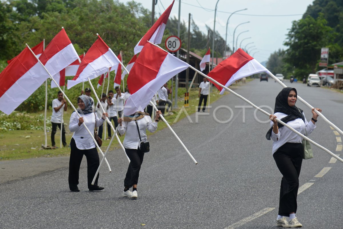 Pencanangan Gernas 10 Juta Bendera Merah Putih di Aceh Besar | ANTARA Foto Pencanangan Gernas 10 Juta Bendera Merah Putih di Aceh Besar | ANTARA Foto