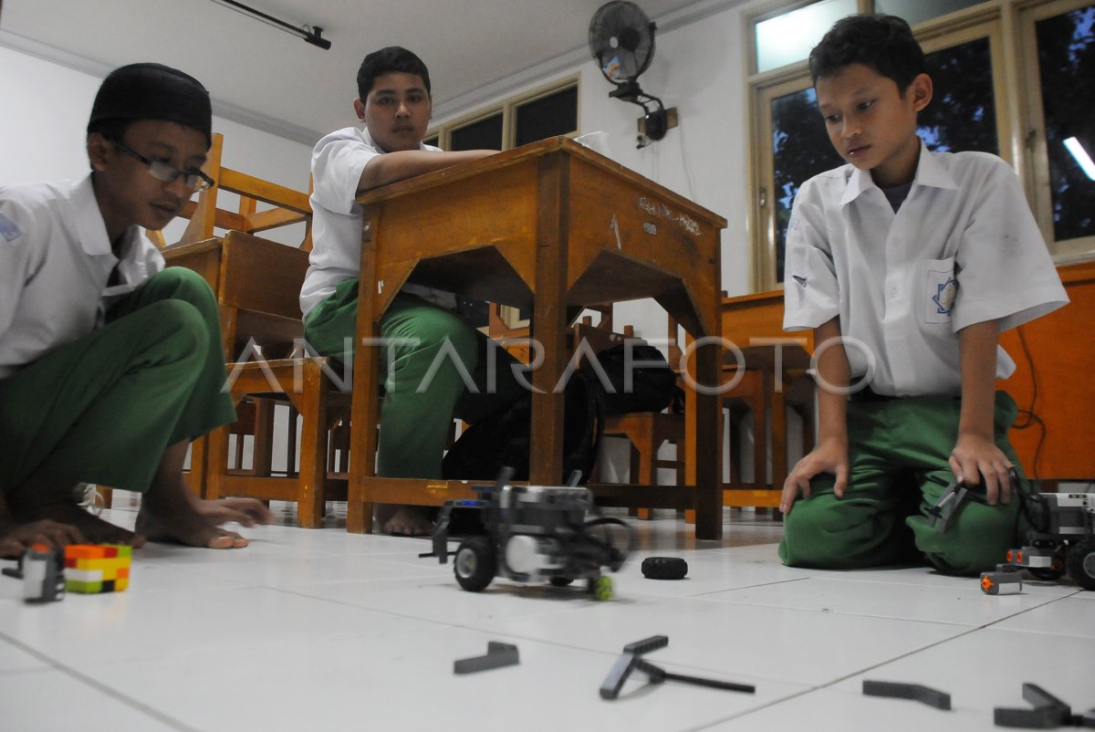 EKSKUL ROBOTIK | ANTARA Foto