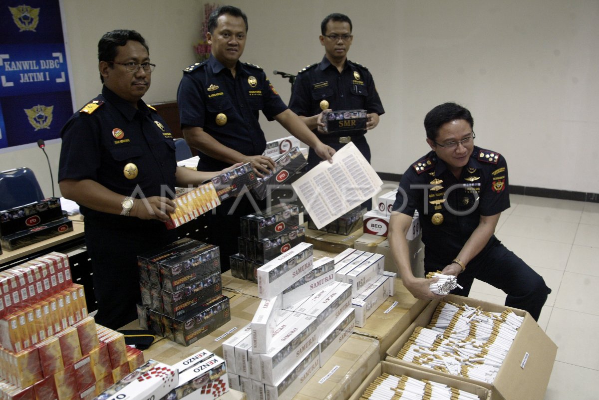 ROKOK ILEGAL DAN PITA CUKAI PALSU | ANTARA Foto