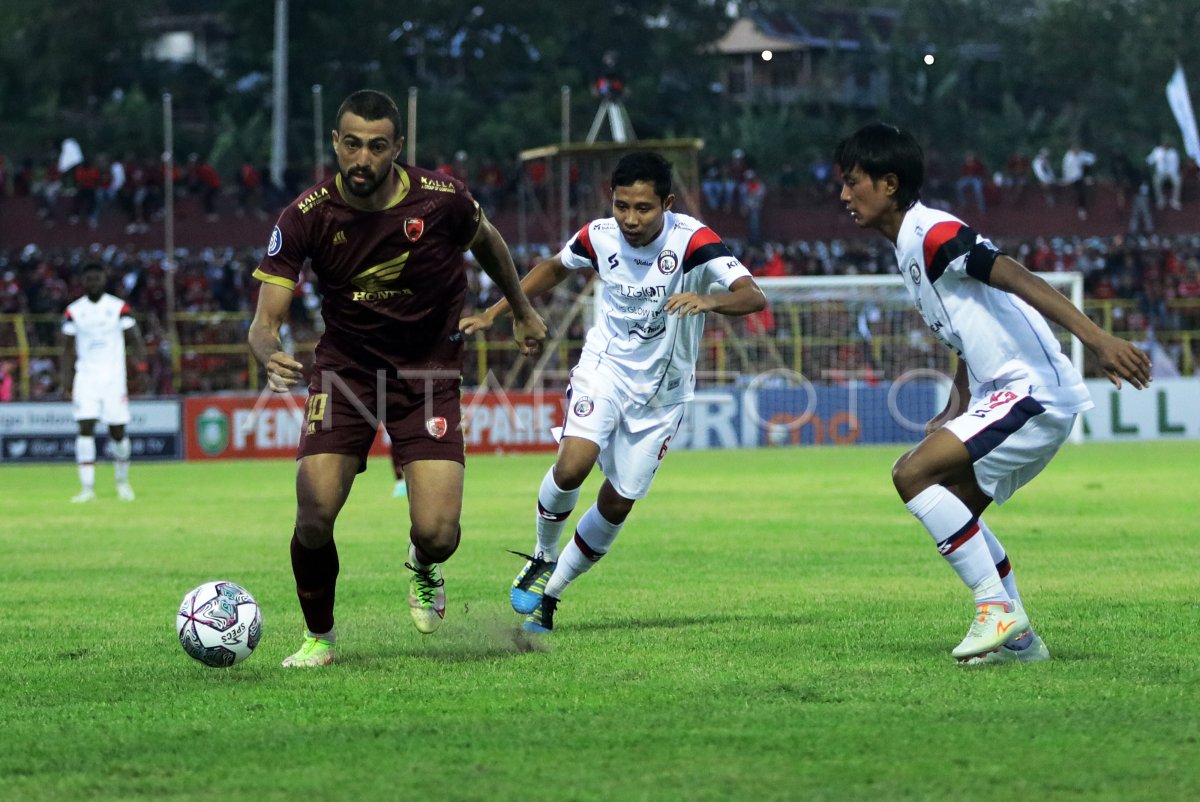 PSM MAKASSAR MENANG MELAWAN AREMA FC | ANTARA Foto PSM MAKASSAR MENANG MELAWAN AREMA FC | ANTARA Foto