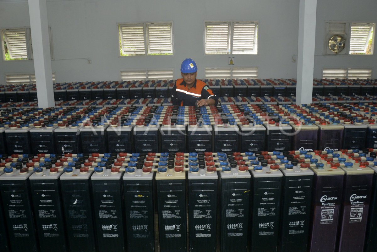 BATERAI PENYIMPANAN PANEL PEMBANGKIT LISTRIK TENAGA SURYA | ANTARA Foto BATERAI PENYIMPANAN PANEL PEMBANGKIT LISTRIK TENAGA SURYA | ANTARA Foto