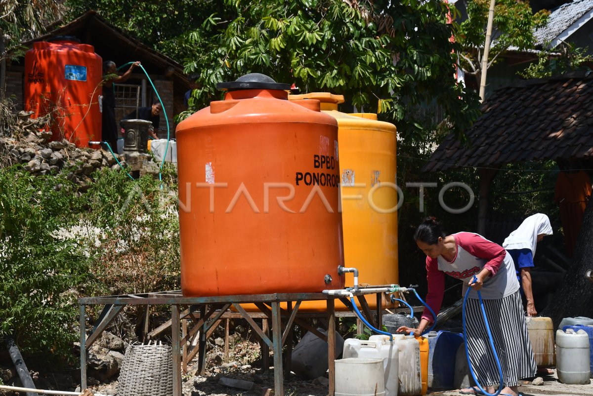 BPBD Ponorogo distribusikan air bersih untuk warga | ANTARA Foto