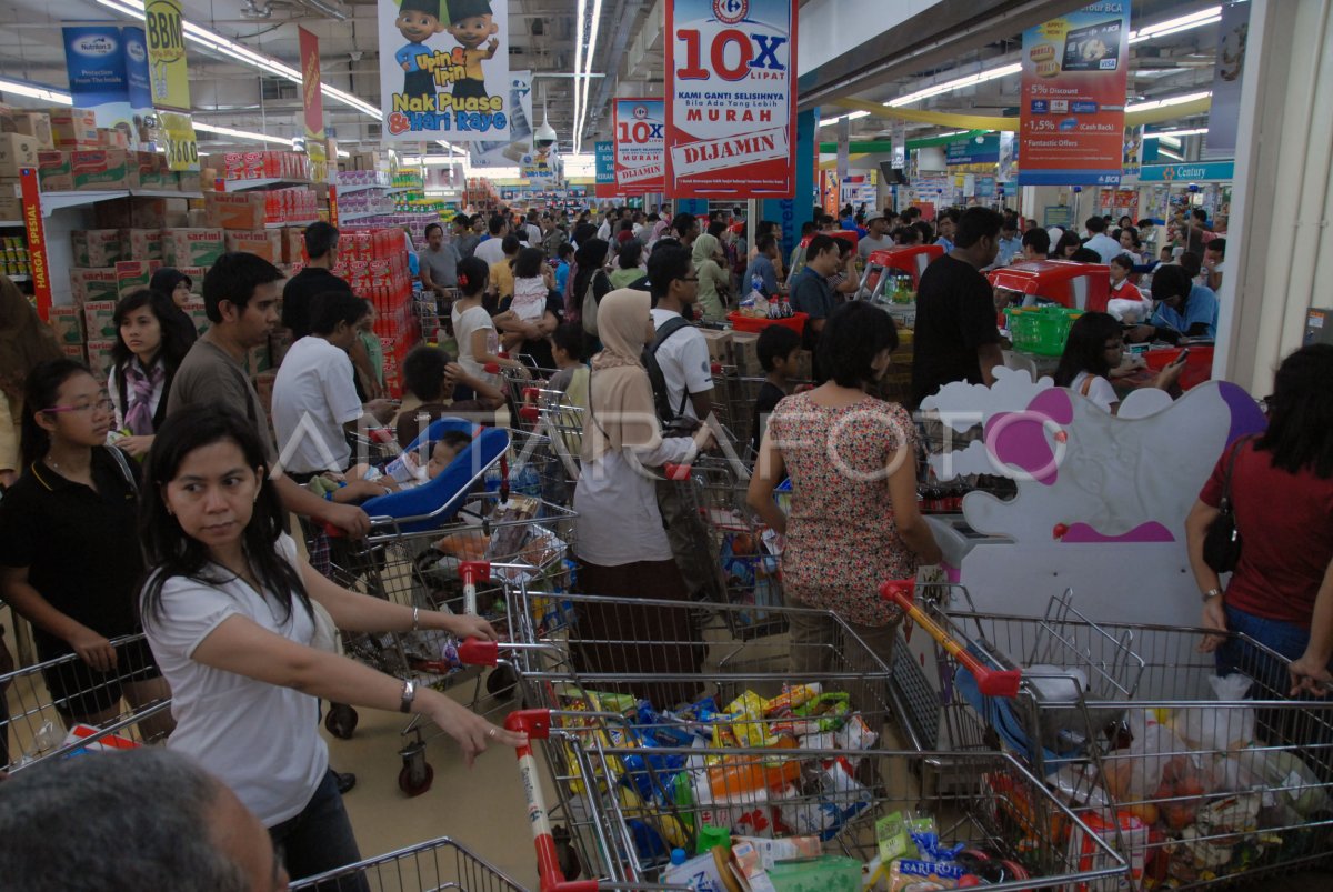 BELANJA LEBARAN 2010 | ANTARA Foto