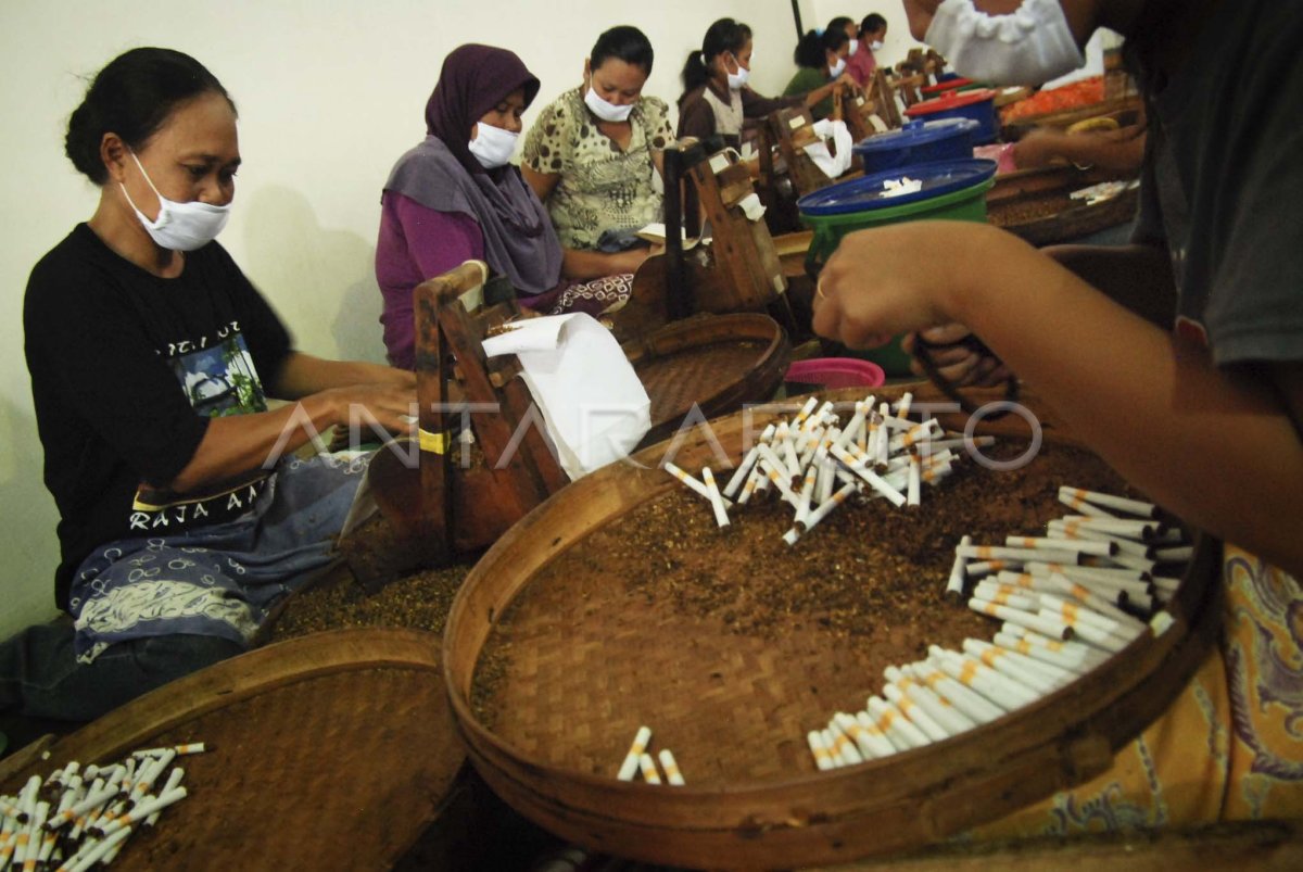 UMKM ROKOK KRETEK KUDUS | ANTARA Foto