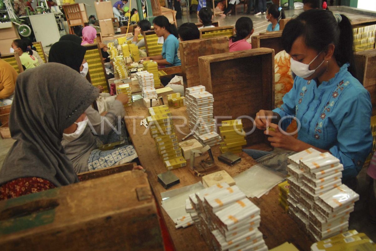 UMKM ROKOK KRETEK KUDUS | ANTARA Foto