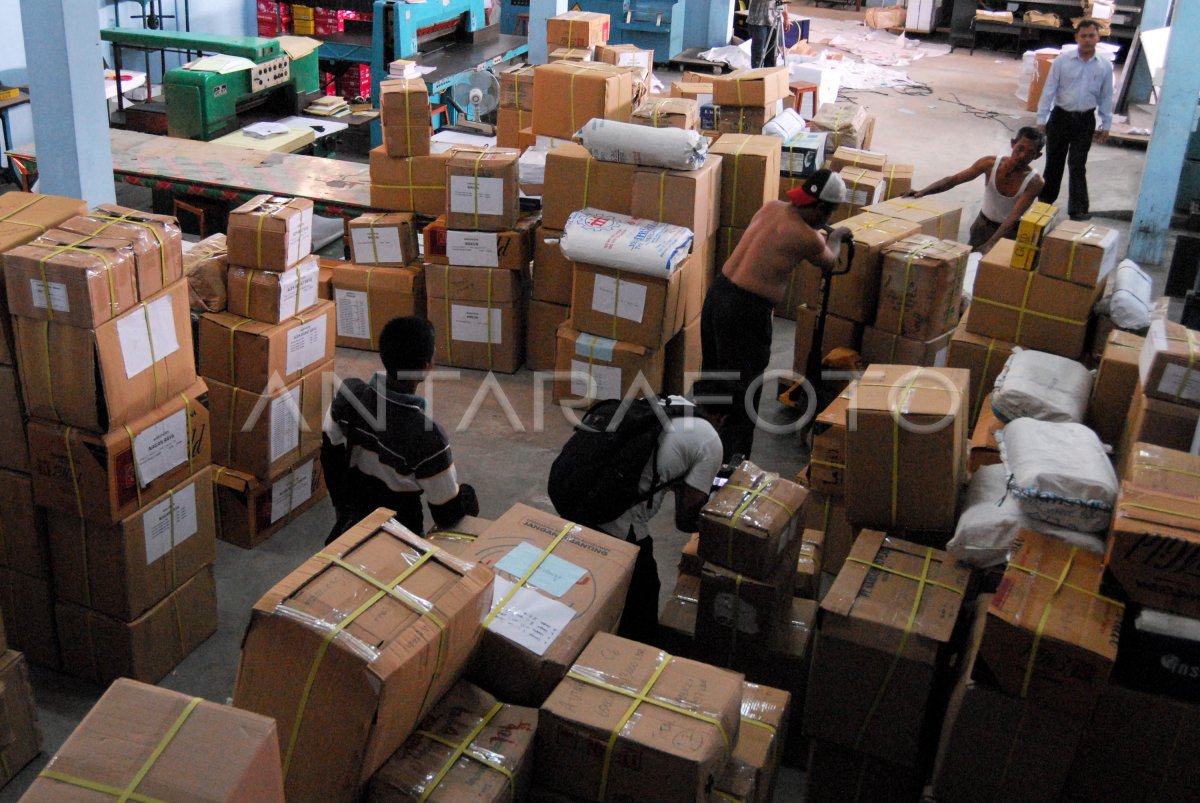 DISTRIBUSI FORMULIR PILPRES | ANTARA Foto DISTRIBUSI FORMULIR PILPRES | ANTARA Foto