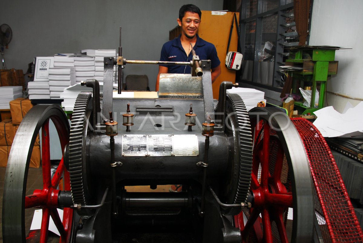 MESIN CETAK BRAILLE | ANTARA Foto