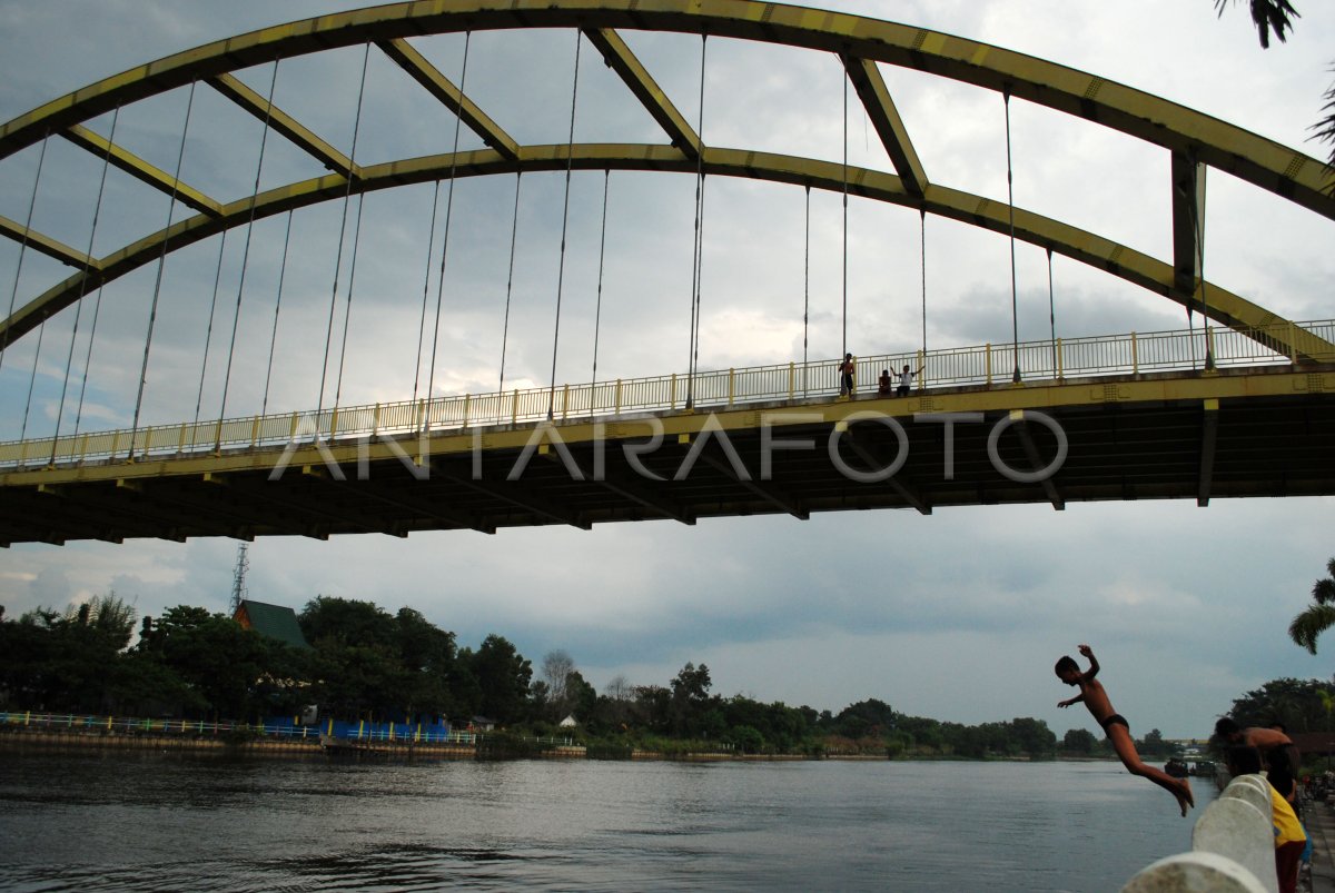 JEMBATAN SIAK III PEKANBARU TERBENGKALAI | ANTARA Foto JEMBATAN SIAK III PEKANBARU TERBENGKALAI | ANTARA Foto