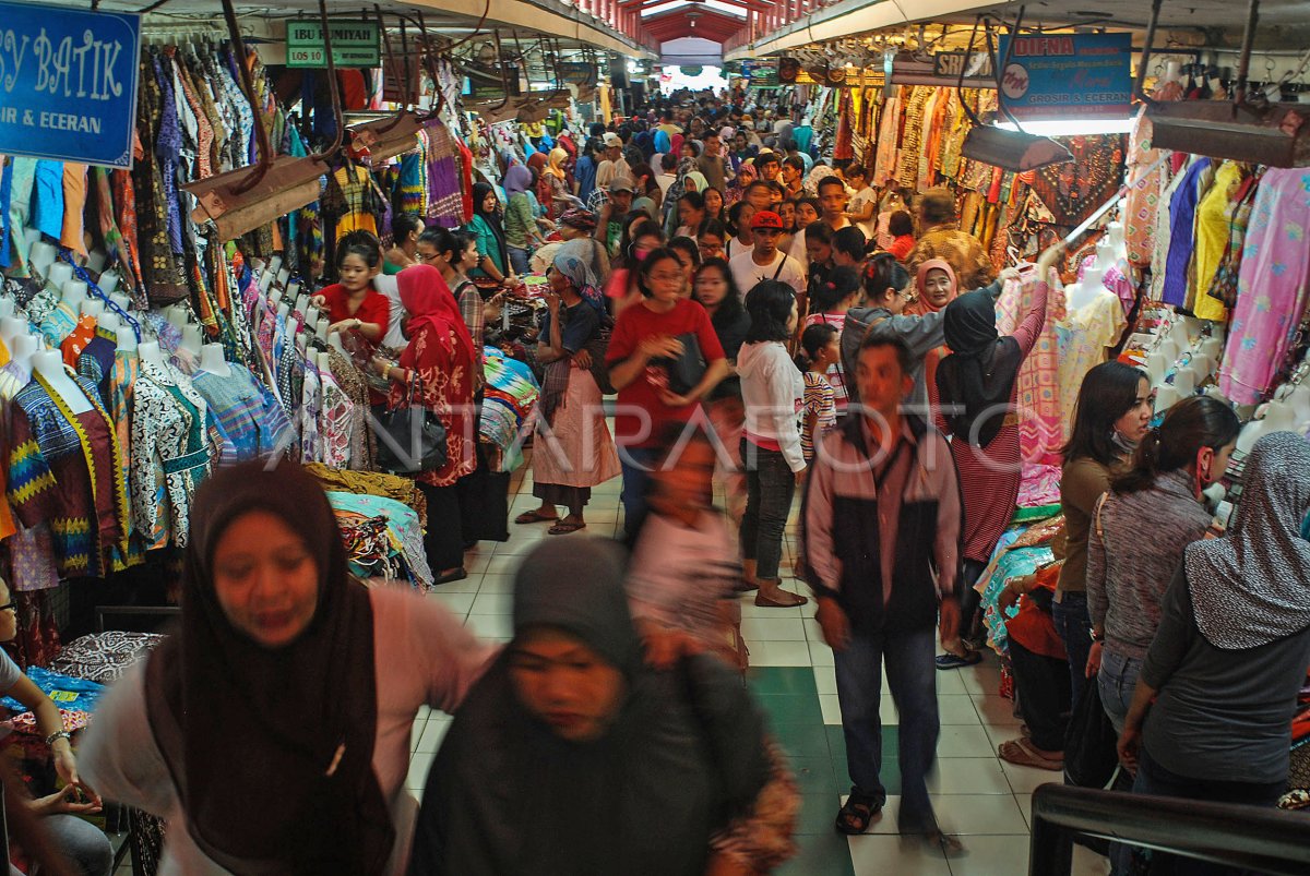 BELANJA LEBARAN | ANTARA Foto