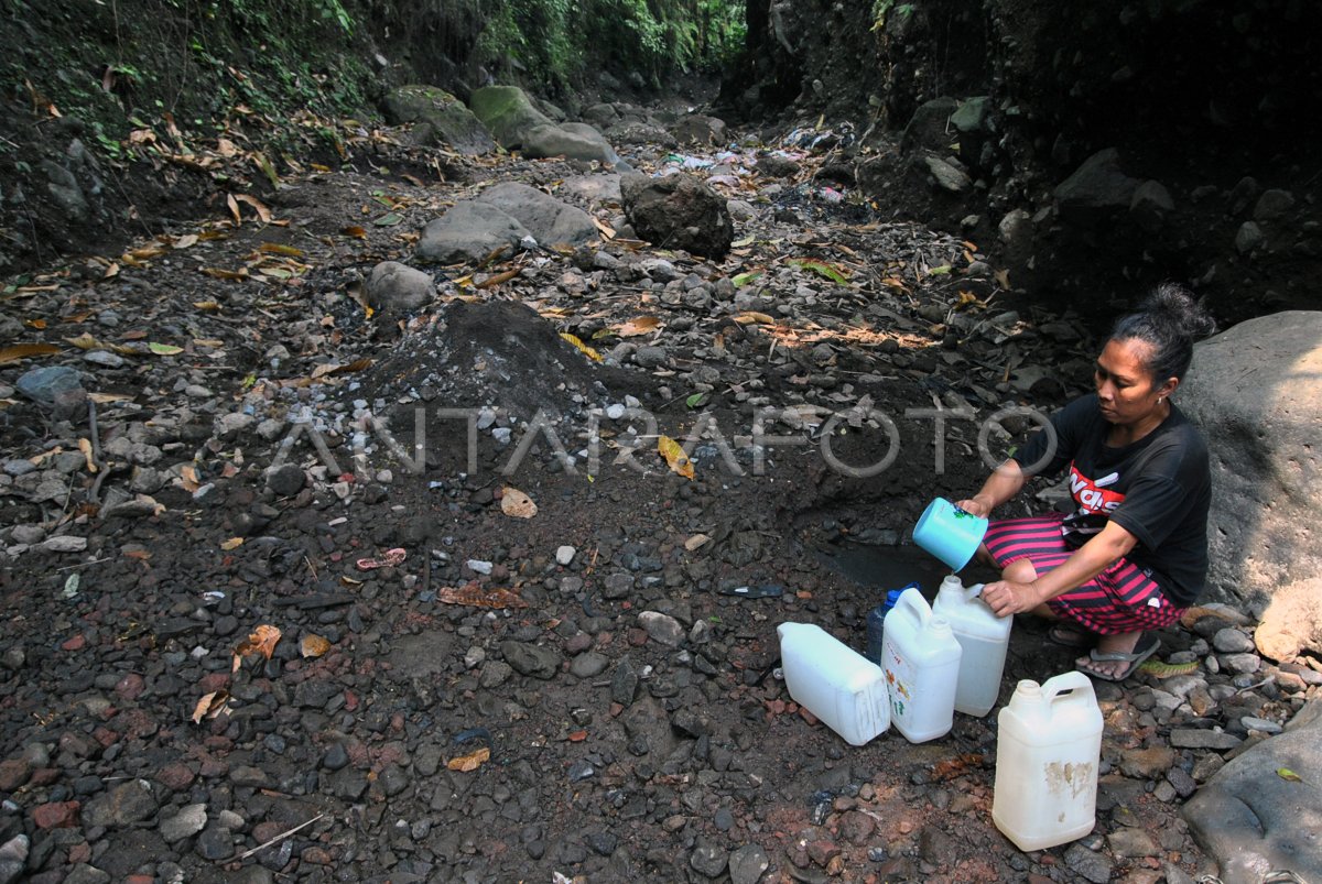 KESULITAN AIR BERSIH DI BOGOR | ANTARA Foto