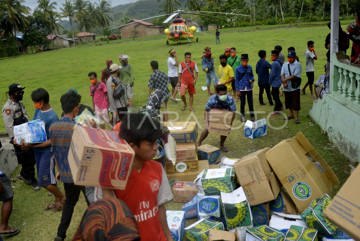 DISTRIBUSI BANTUAN LOGISTIK DENGAN HELIKOPTER | ANTARA Foto DISTRIBUSI BANTUAN LOGISTIK DENGAN HELIKOPTER | ANTARA Foto