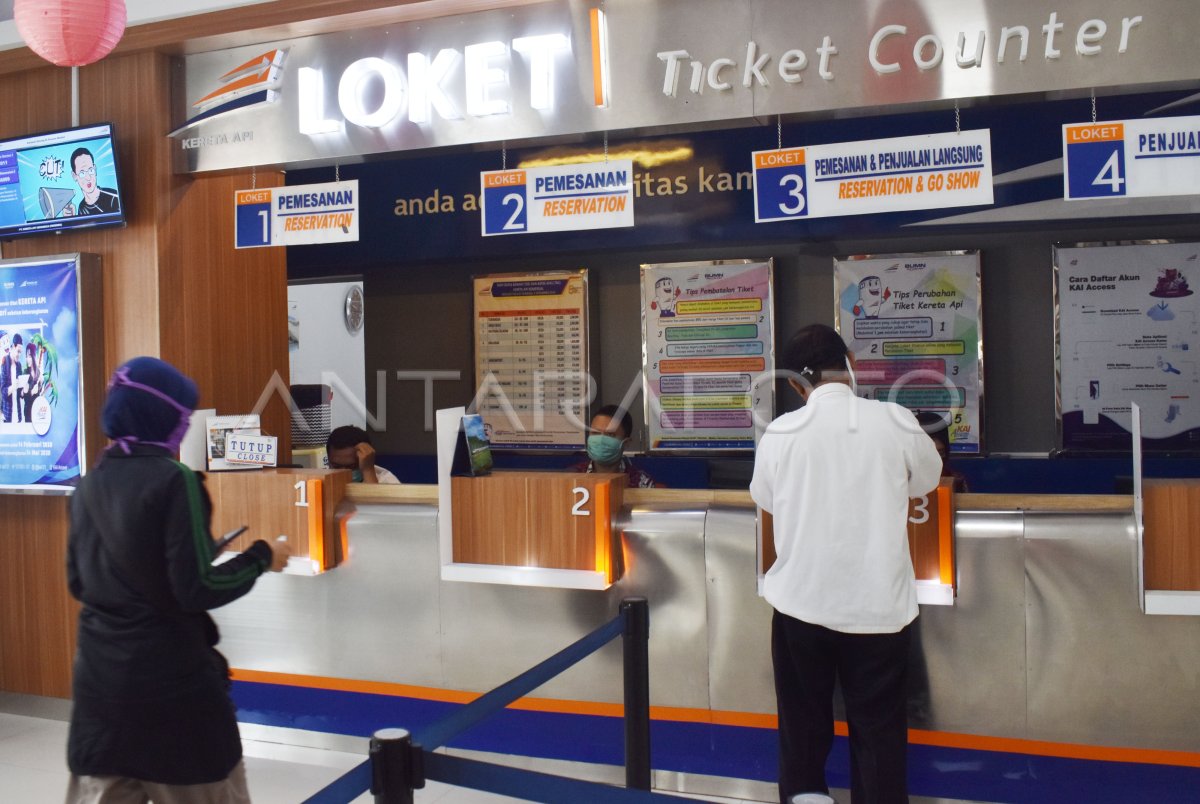 PEMBATALAN TIKET KERETA API | ANTARA Foto