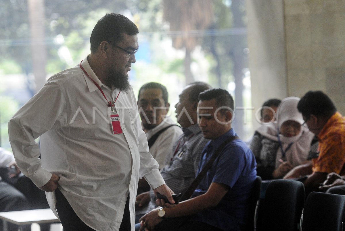 PEMERIKSAAN ANGGOTA DPRD SUMUT | ANTARA Foto PEMERIKSAAN ANGGOTA DPRD SUMUT | ANTARA Foto